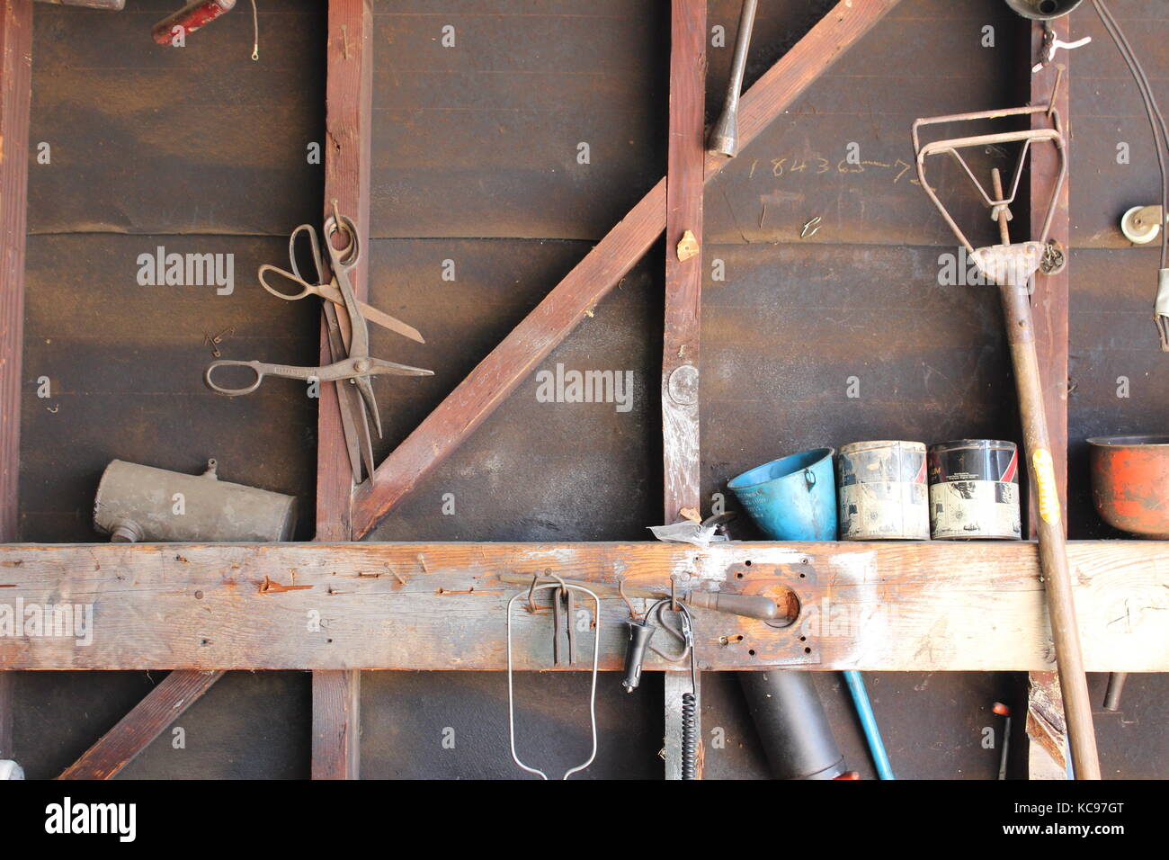 Wood garage hi-res stock photography and images - Alamy
