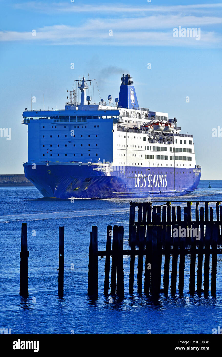 North Shields DFDS North sea ferry Princess Seaways sailing past ...