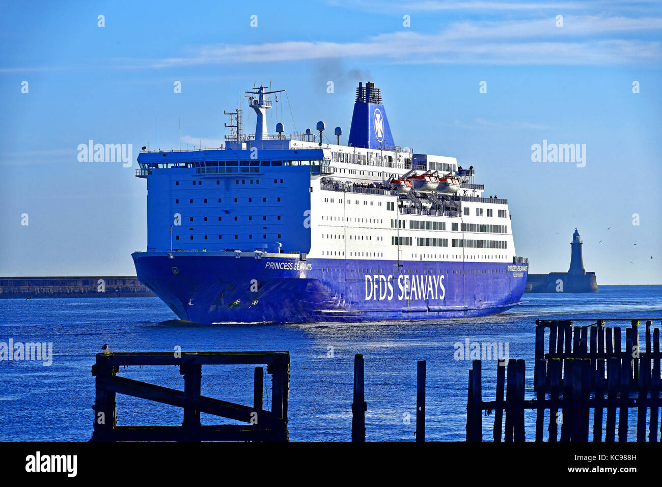 North Shields DFDS North sea ferry Princess Seaways sailing past ...