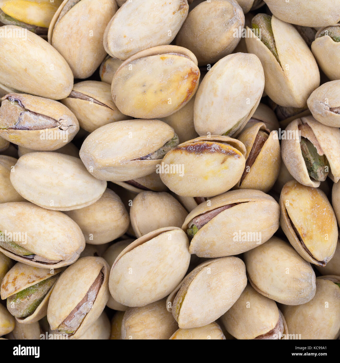 Close view of all natural roasted pistachio nuts Stock Photo - Alamy