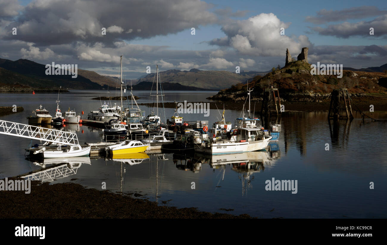 Kyleakin Harbour and Castle Moil Stock Photo - Alamy