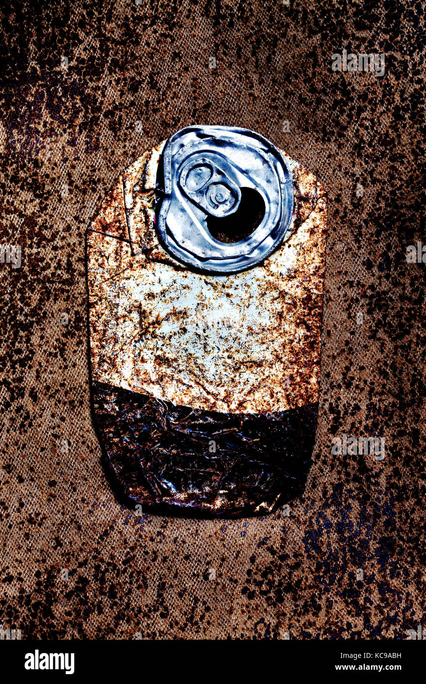Old rusty trash can hi-res stock photography and images - Alamy