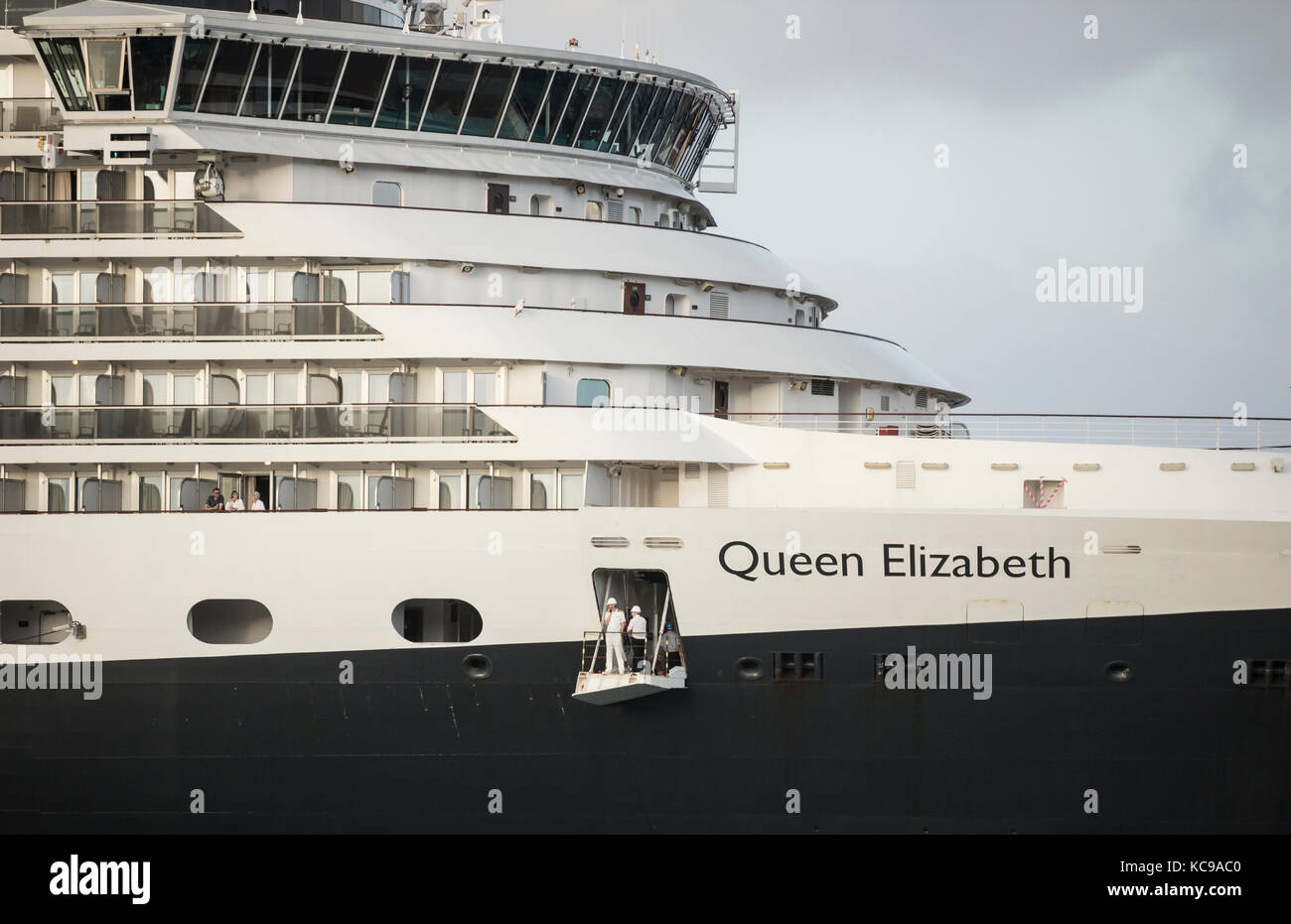 Queen Elizabeth cruise ship Stock Photo - Alamy