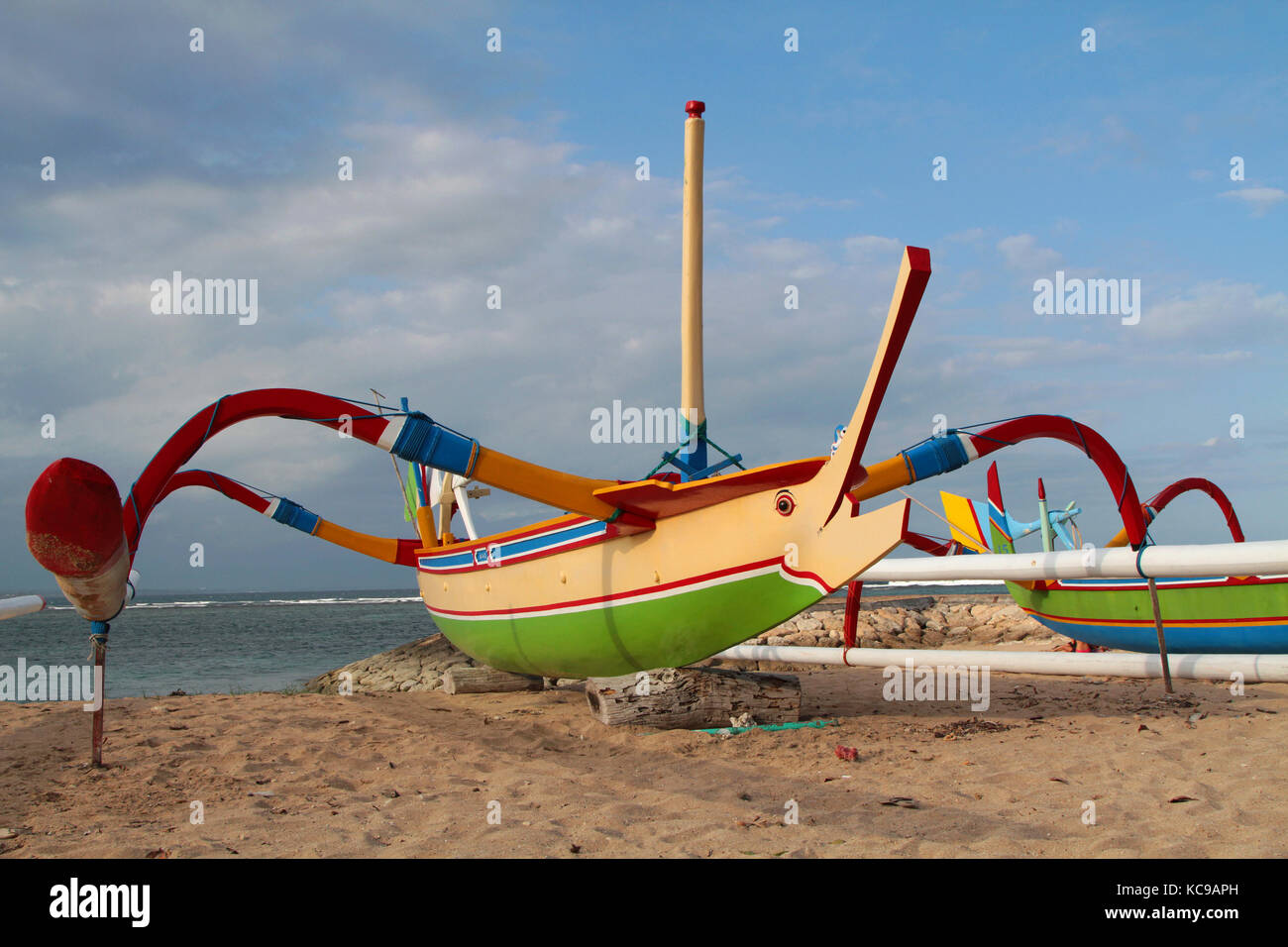Canoe prow beach High Resolution Stock Photography and Images - Alamy