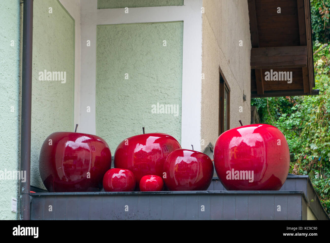 Gigantic Red Apples on a Shop in St Wolfgang Stock Photo - Alamy