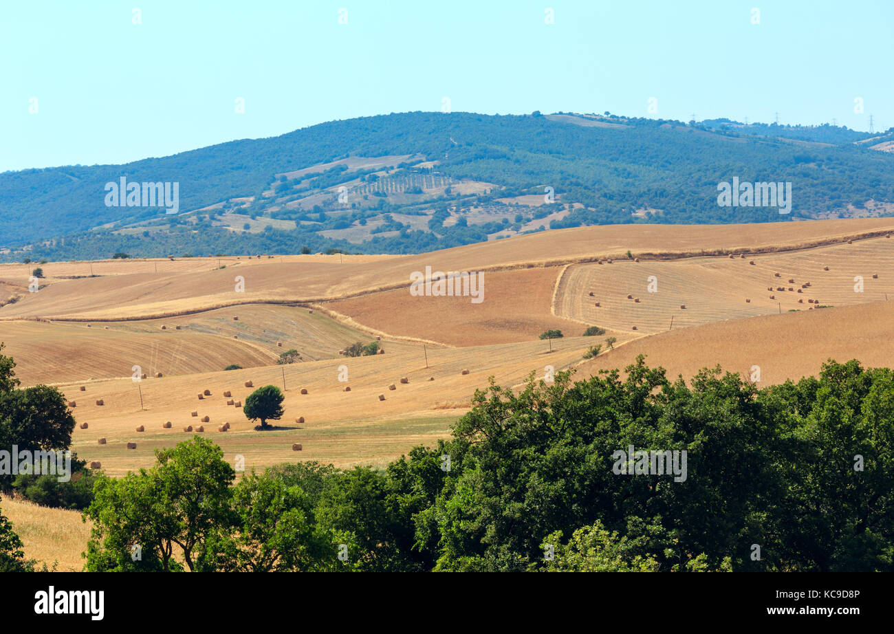 Beautiful landscape of summer morning sunrise countryside in Italy with ...