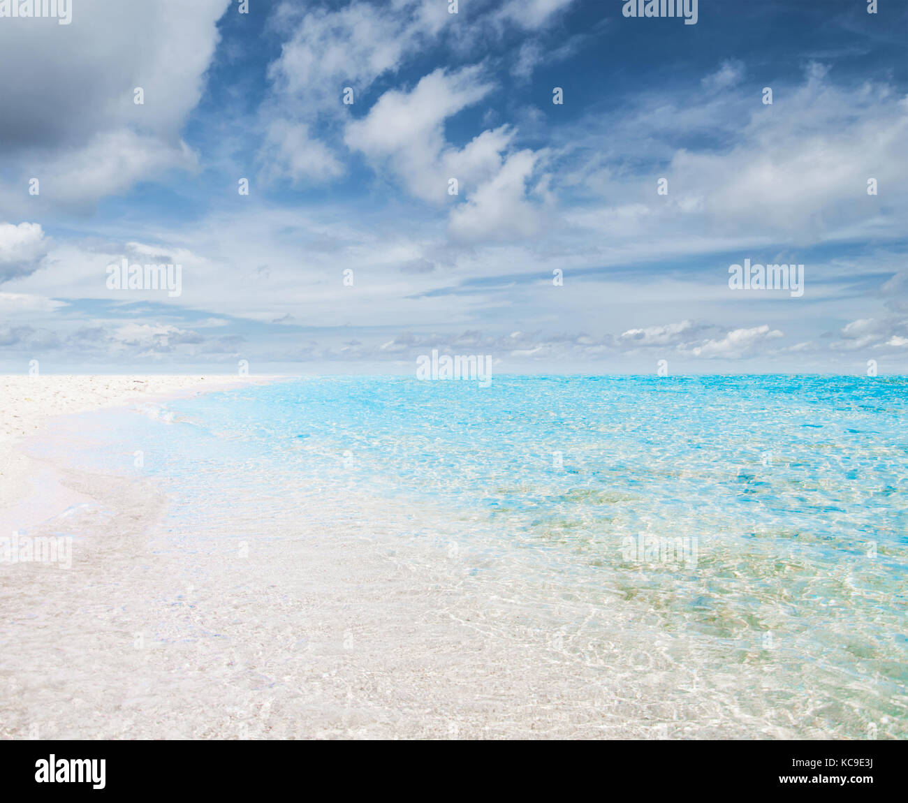 Warm nature paradise tourist beach hi-res stock photography and images ...