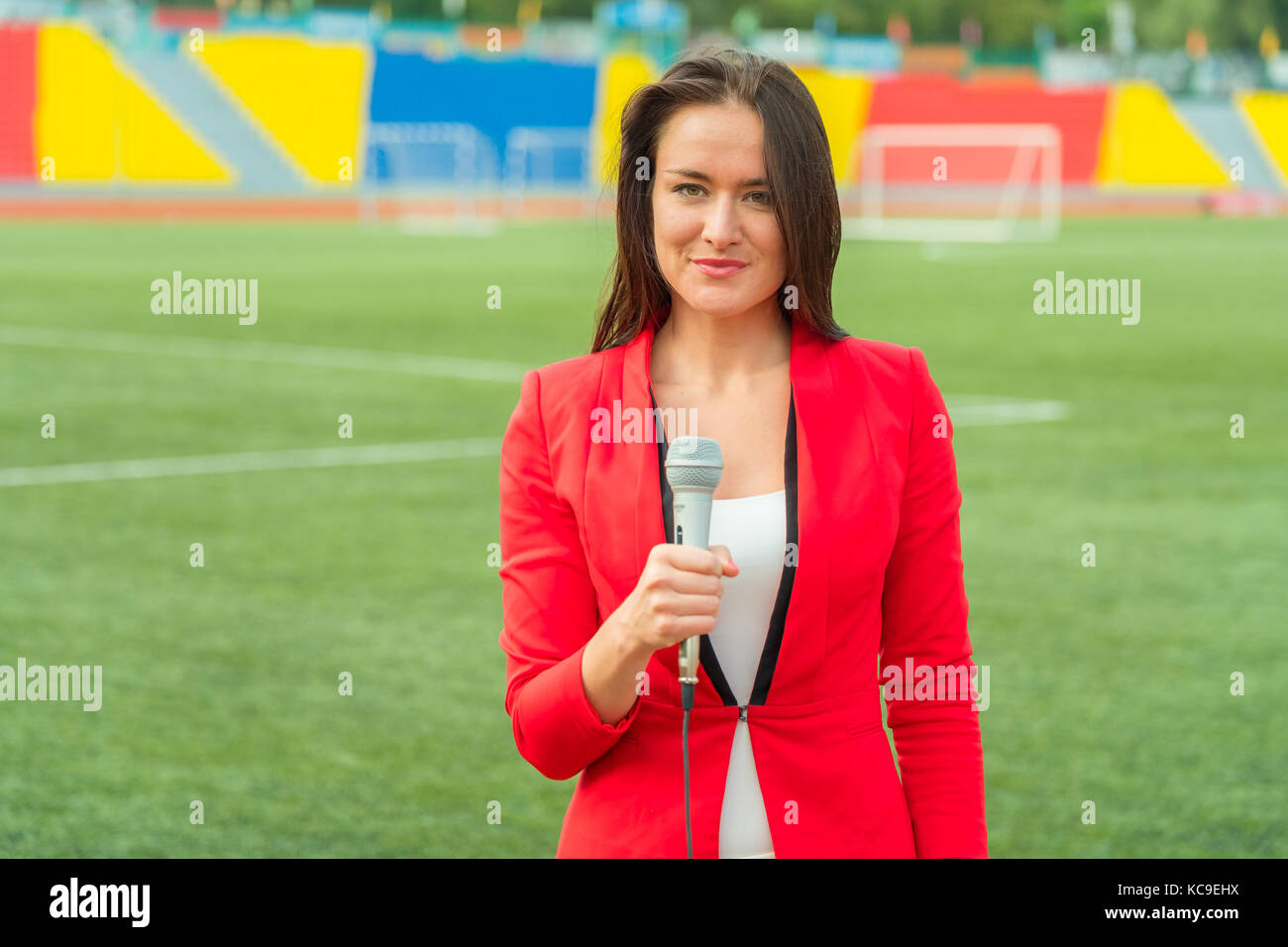 Young girl TV reporter is broadcasting Stock Photo - Alamy
