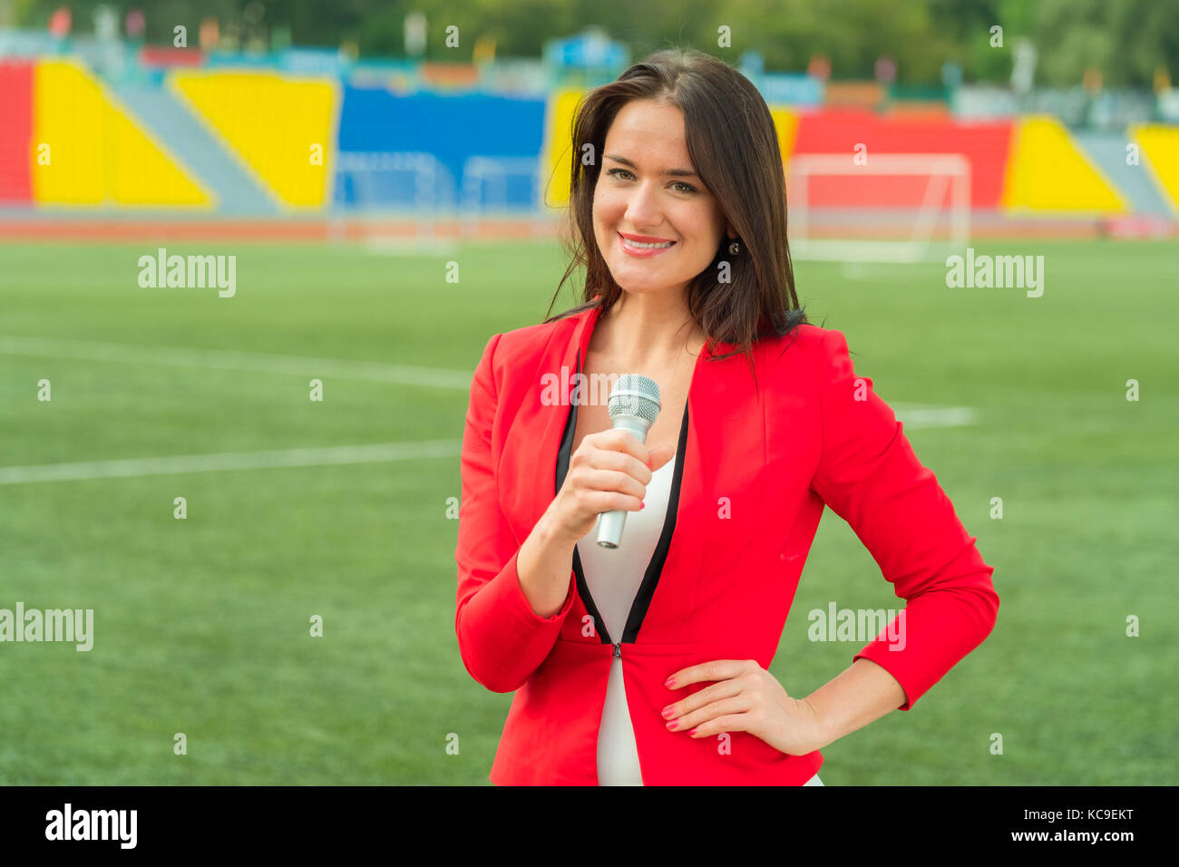 Young girl TV reporter is broadcasting Stock Photo - Alamy