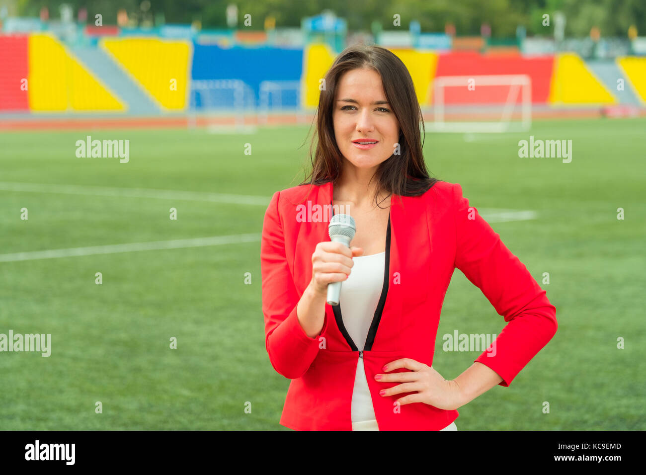 Young girl TV reporter is broadcasting Stock Photo - Alamy