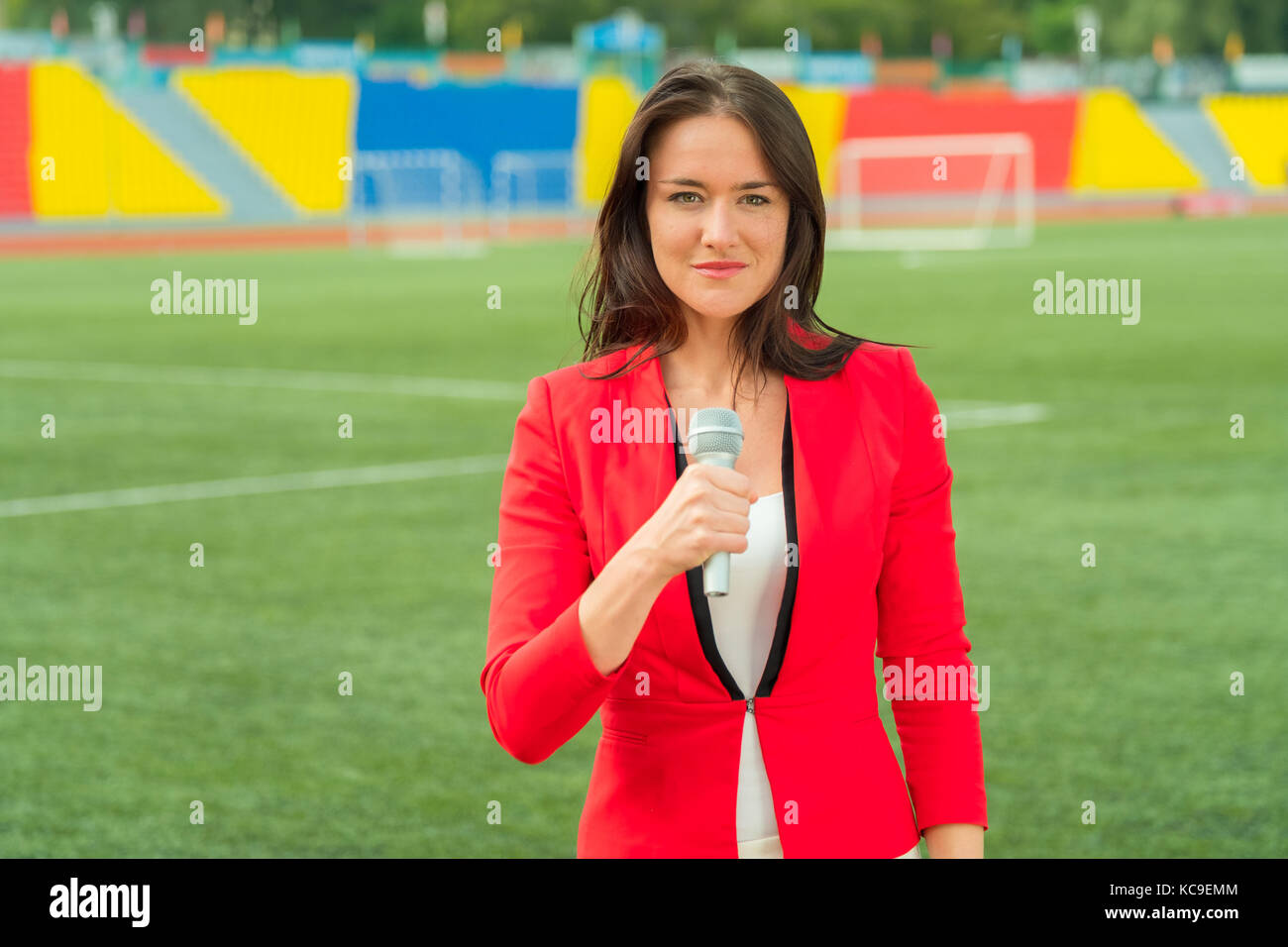 Young girl TV reporter is broadcasting Stock Photo - Alamy