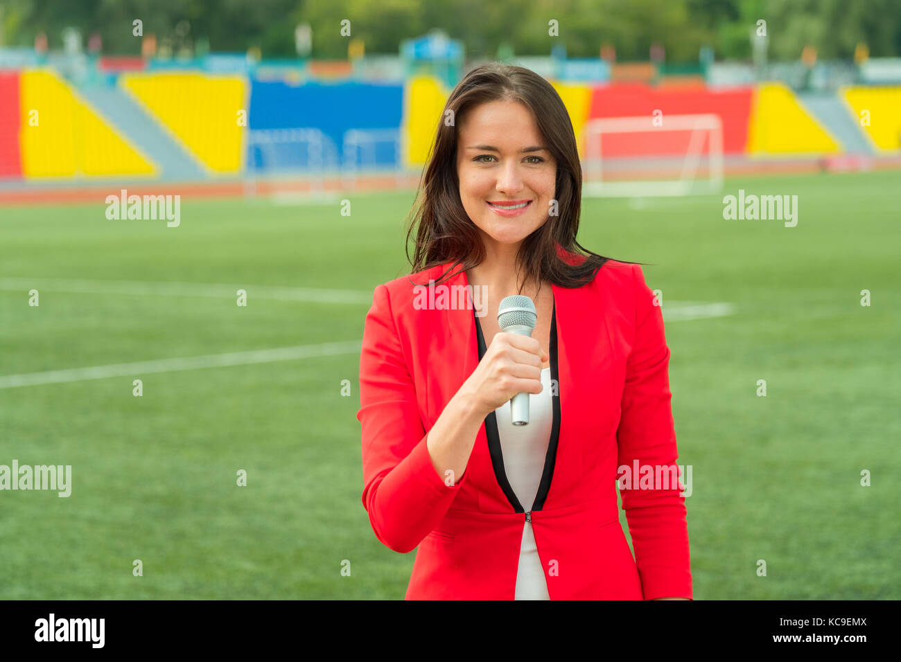 Young girl TV reporter is broadcasting Stock Photo - Alamy