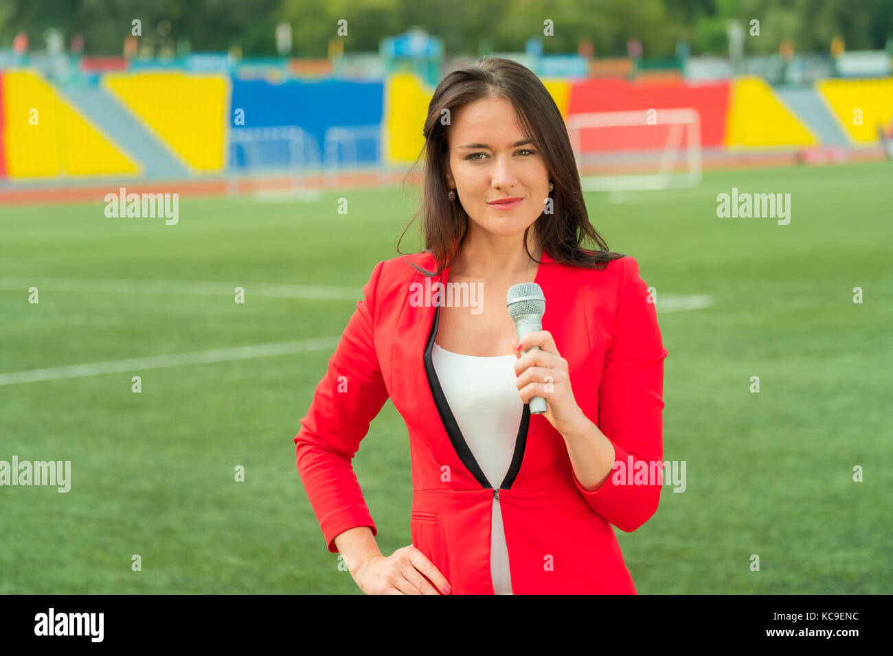 Young girl TV reporter is broadcasting Stock Photo - Alamy