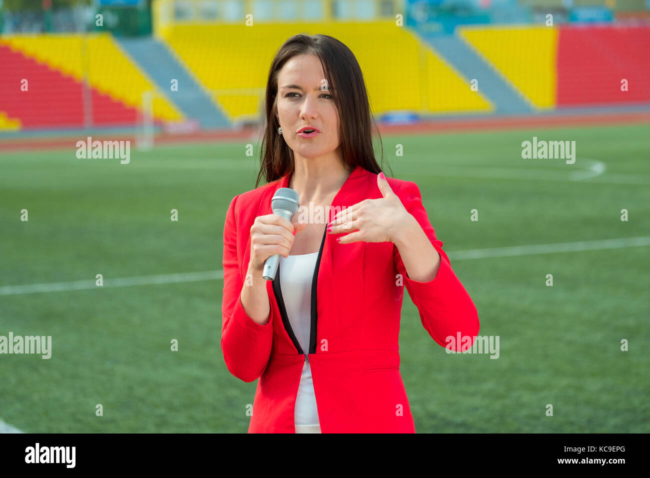 Young girl TV reporter is broadcasting Stock Photo - Alamy