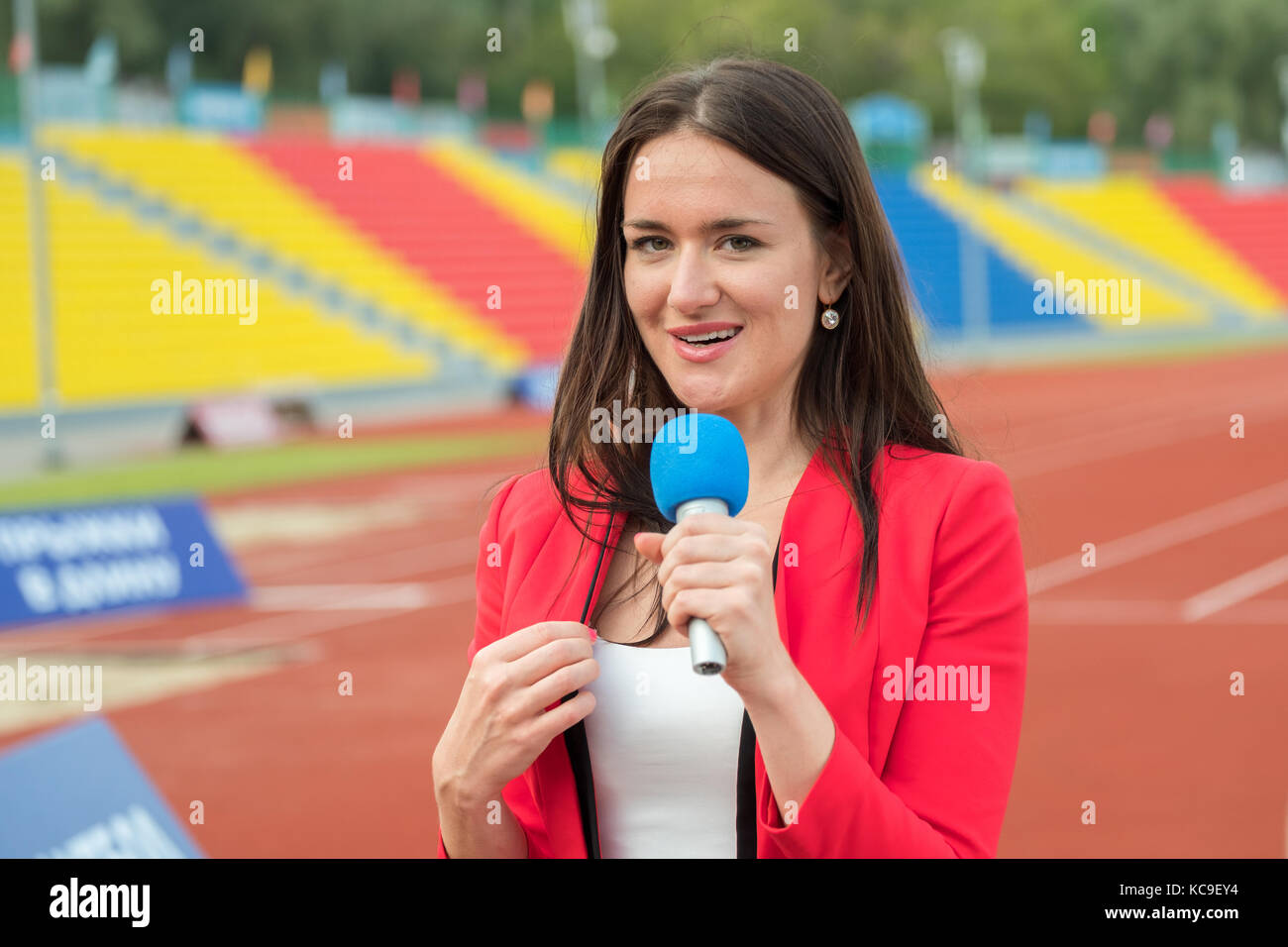 Young girl TV reporter is broadcasting Stock Photo - Alamy