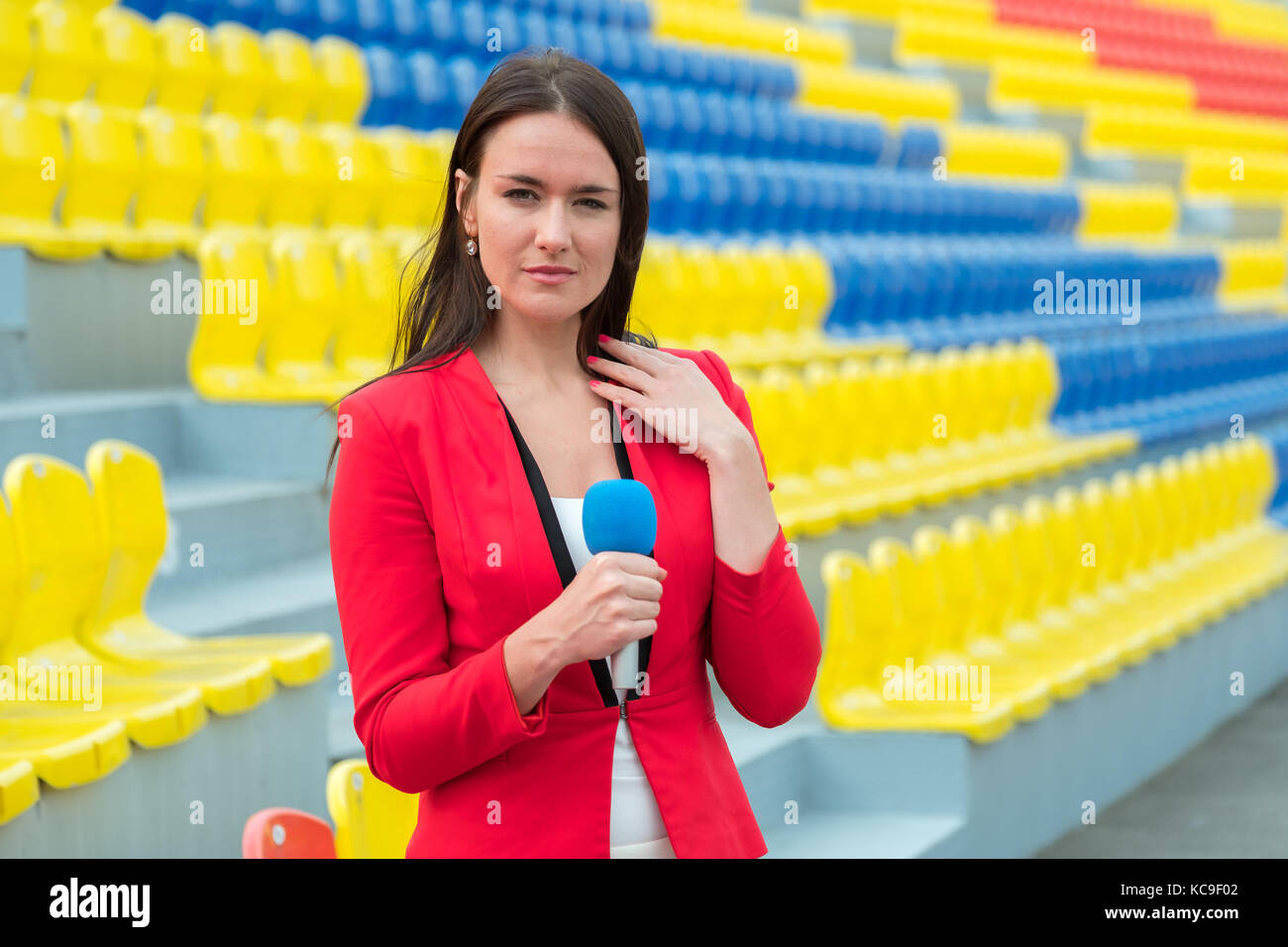 Young girl TV reporter is broadcasting Stock Photo - Alamy