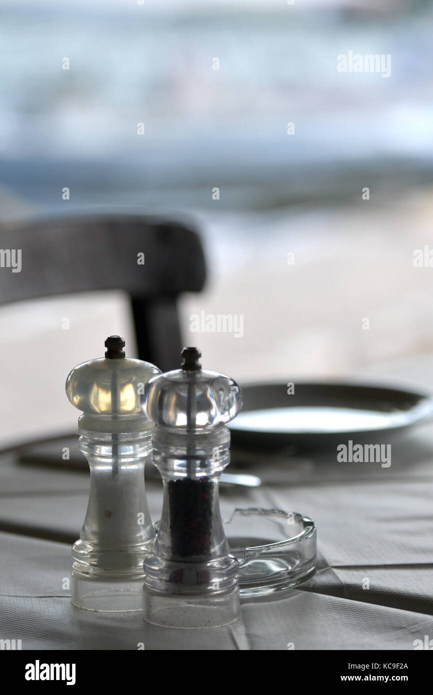 Condiments restaurant cafe table hi-res stock photography and images ...
