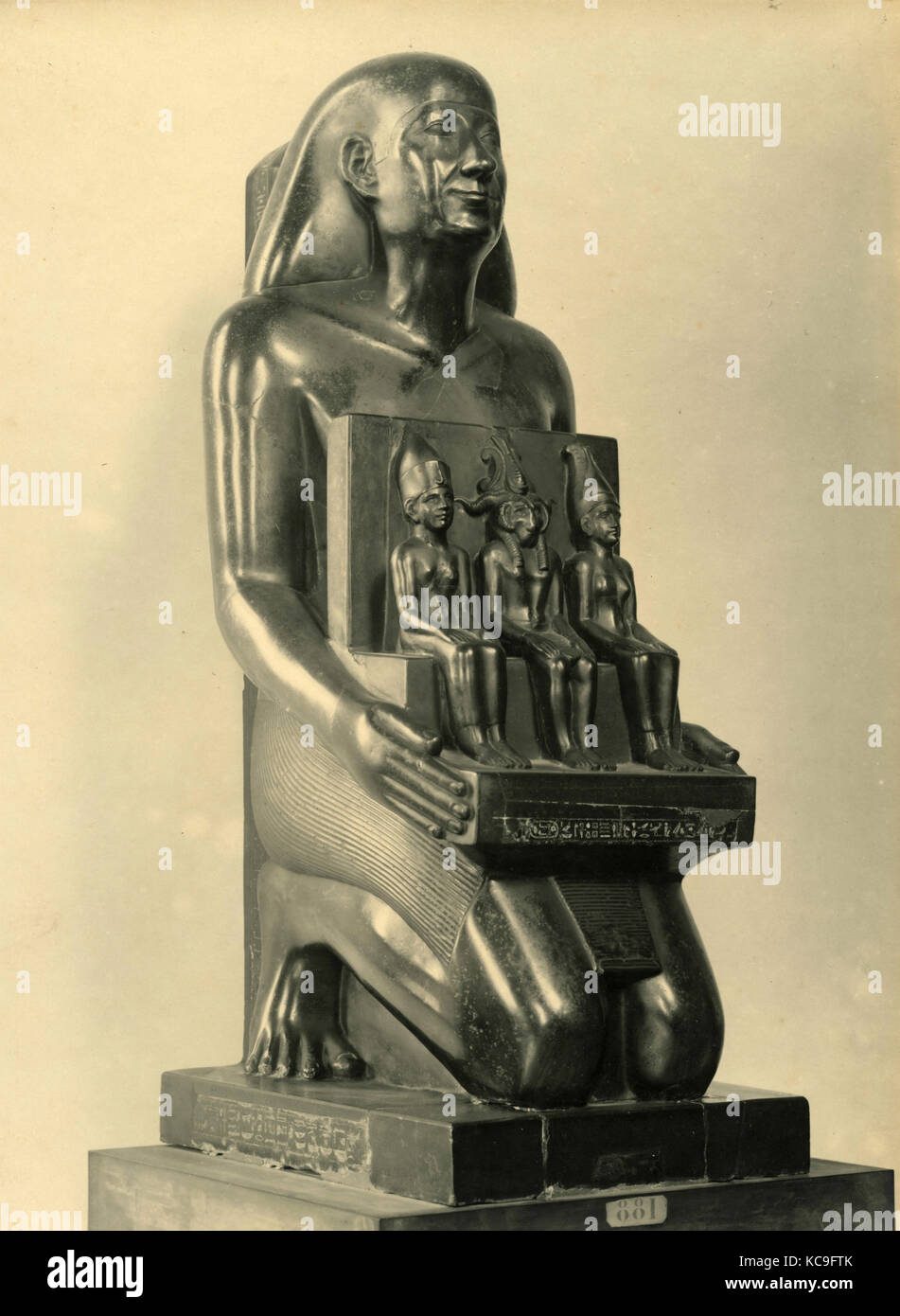 Portrait of Neshoron, dignitary of King Apries, Egyptian Sculpture ...