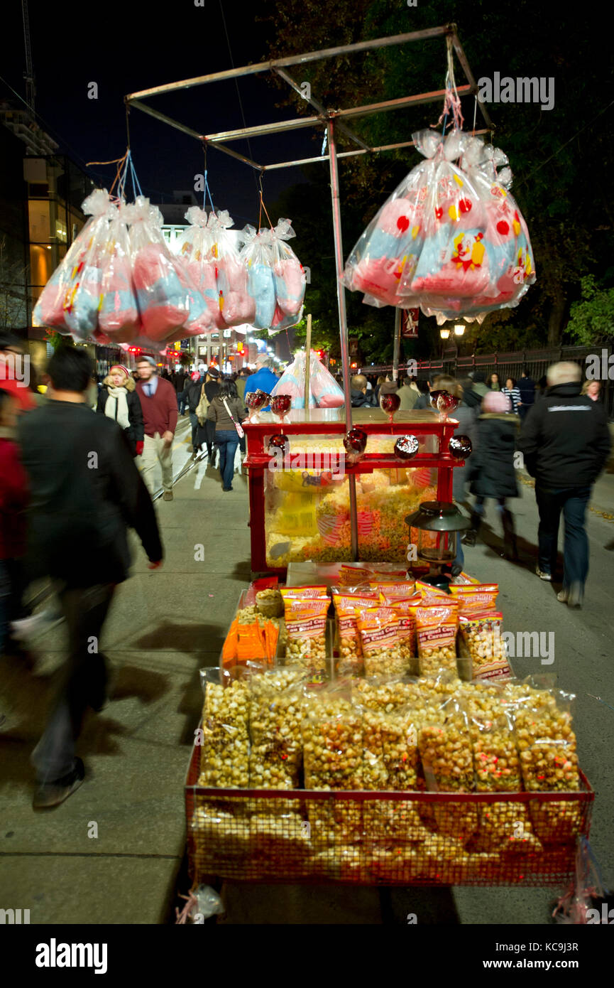 Popcorn stand hi-res stock photography and images - Alamy