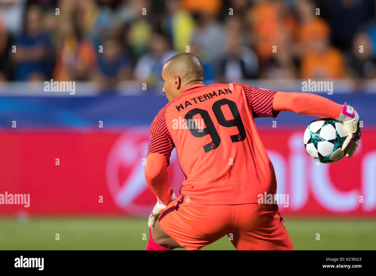 Tottenham hotspur football club goalkeeper hi-res stock photography and ...