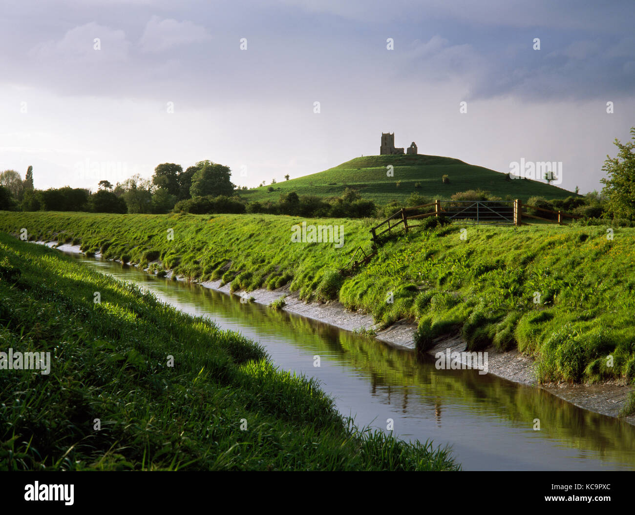 Burrow Mump, Somerset Levels, England. Looking north along the River ...