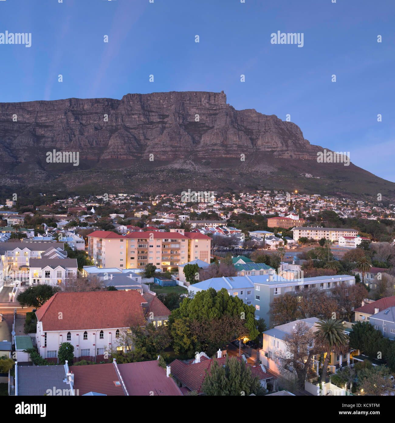 Cape town table mountain viewpoint hi-res stock photography and images ...