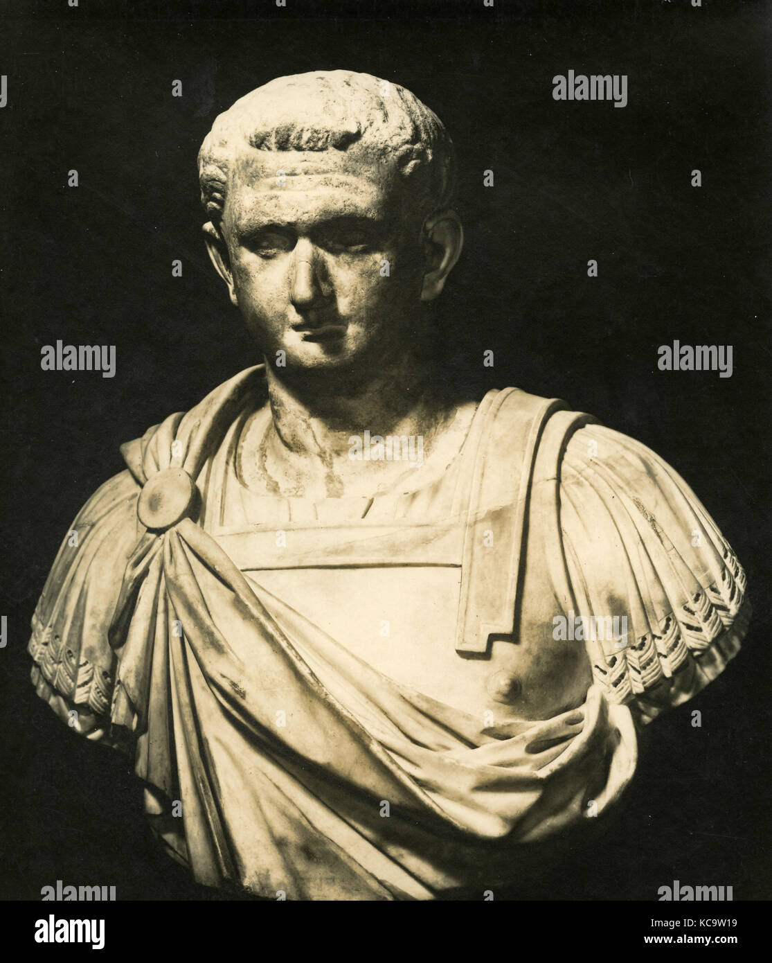 Bust head hi-res stock photography and images - Alamy