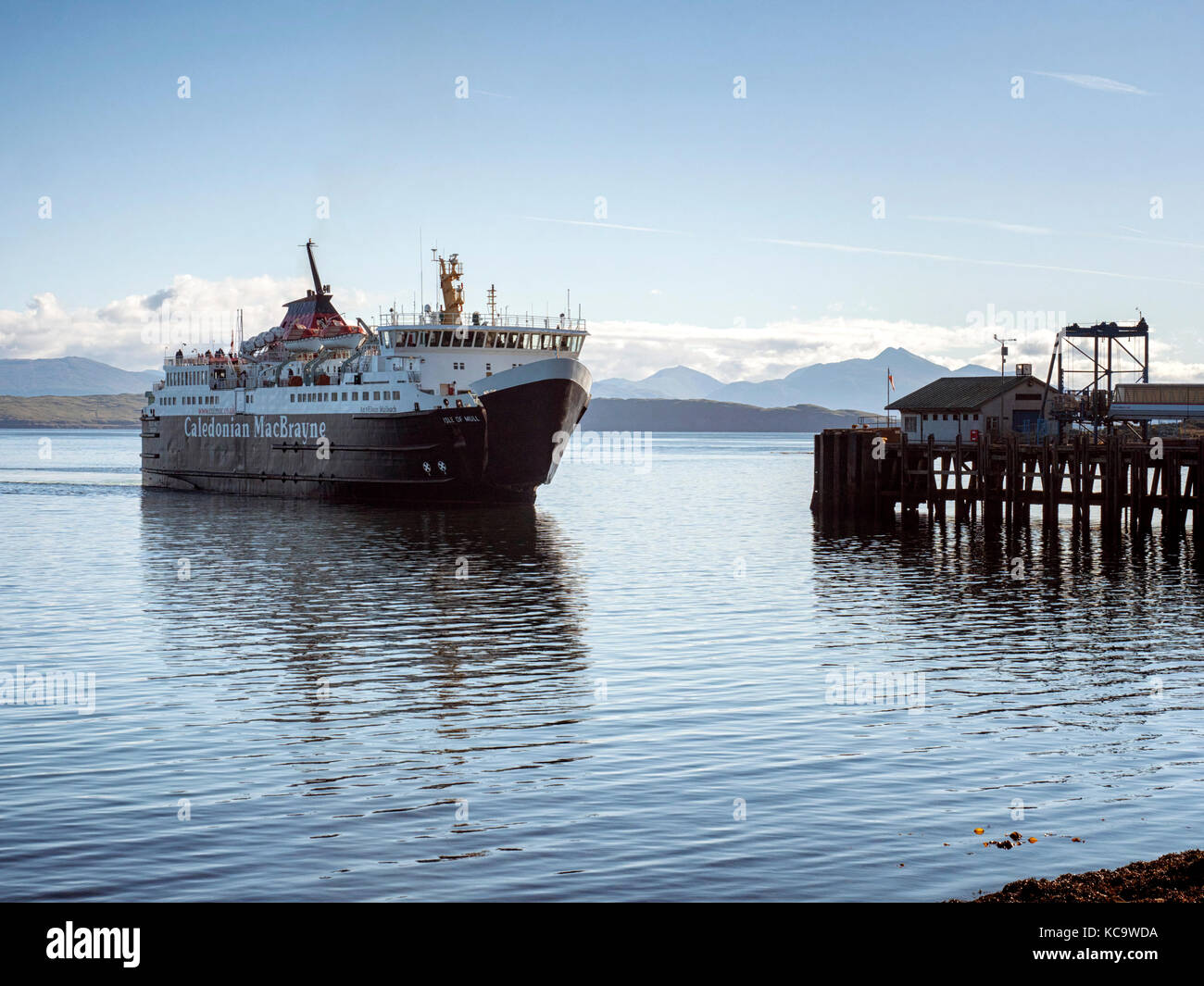Isle of mull ferry hi-res stock photography and images - Alamy