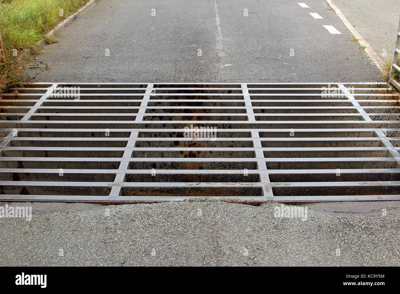 Cattle grid of stones hi-res stock photography and images - Alamy