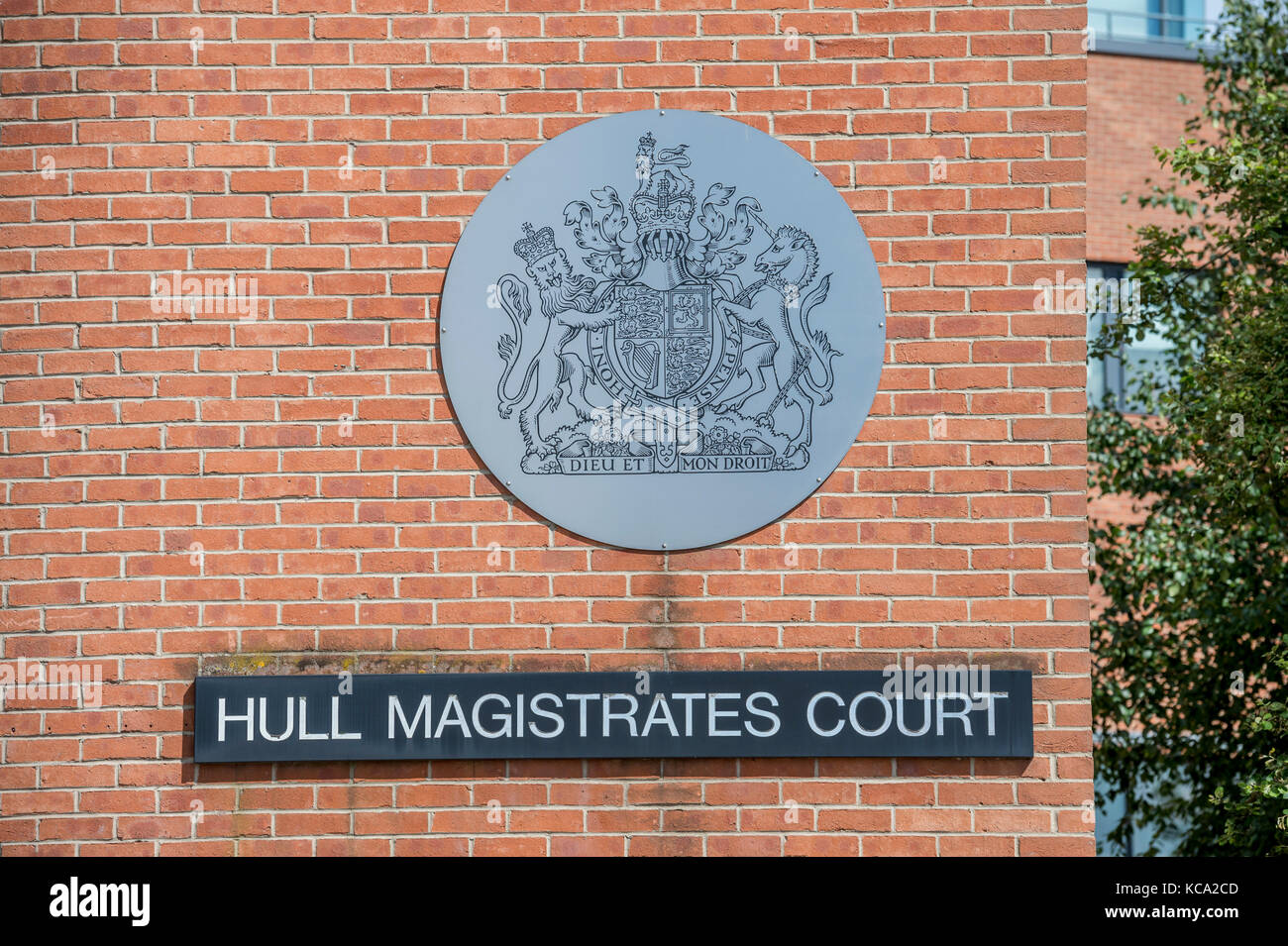 The outside of Hull Magistrates' Court Stock Photo - Alamy
