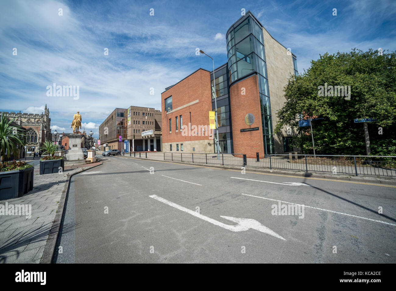 The outside of Hull Magistrates' Court Stock Photo - Alamy