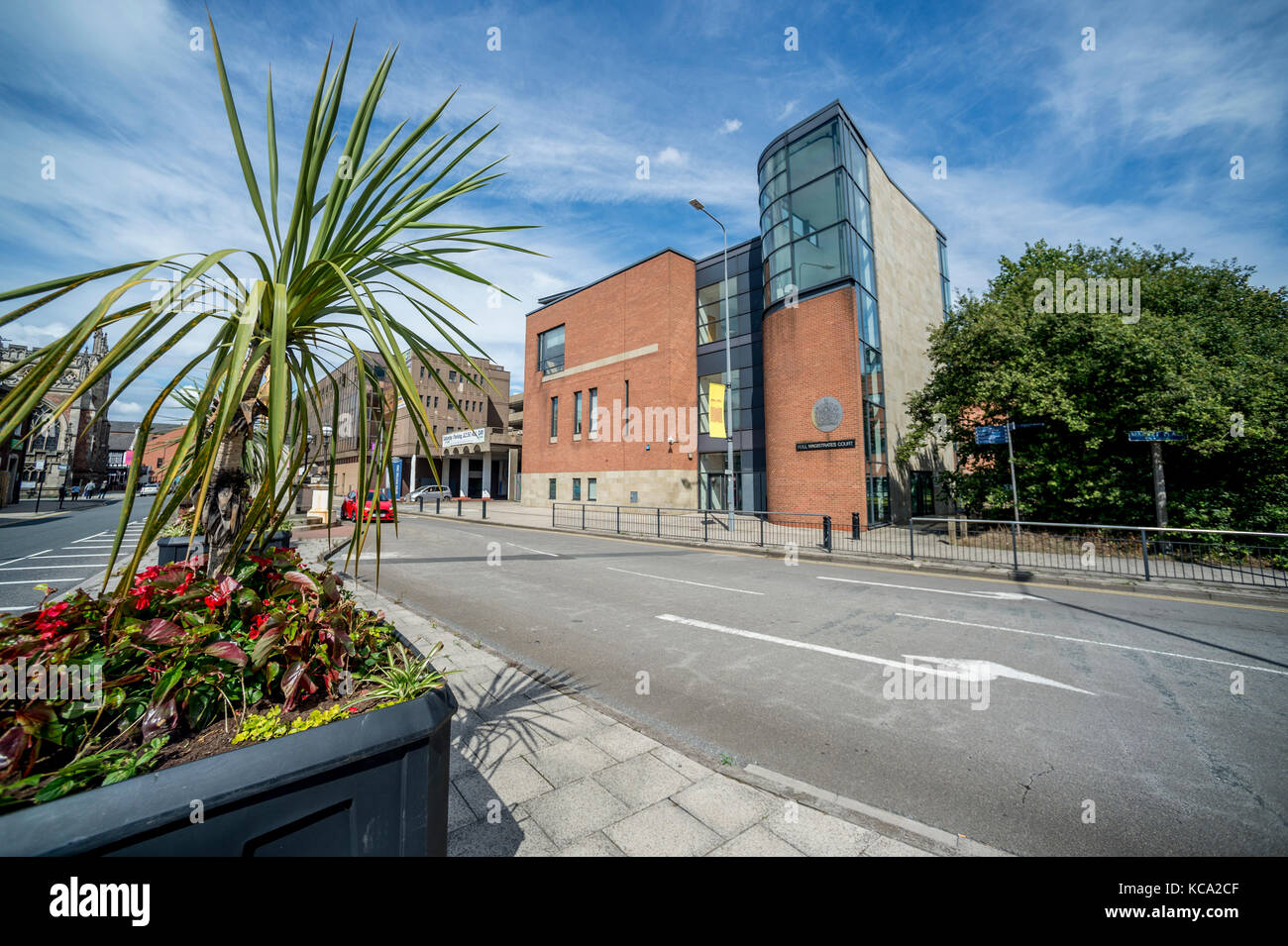 The outside of Hull Magistrates' Court Stock Photo - Alamy