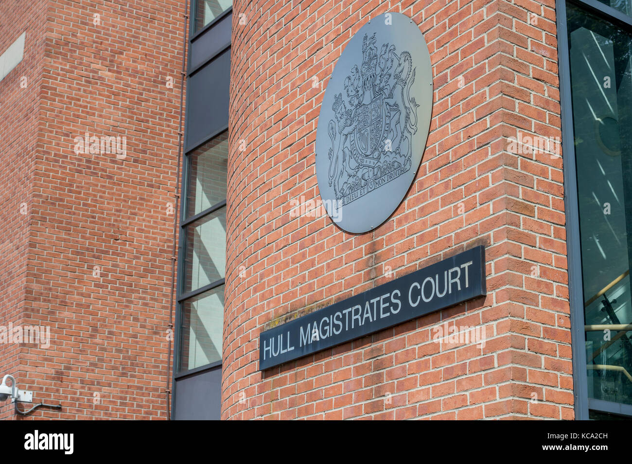 The outside of Hull Magistrates' Court Stock Photo - Alamy