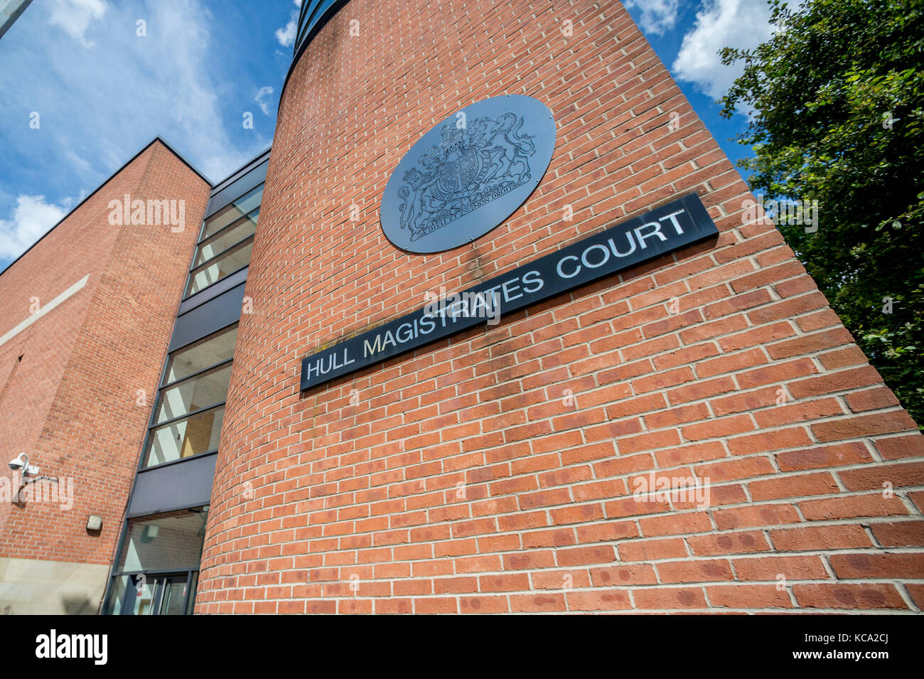 The outside of Hull Magistrates' Court Stock Photo - Alamy