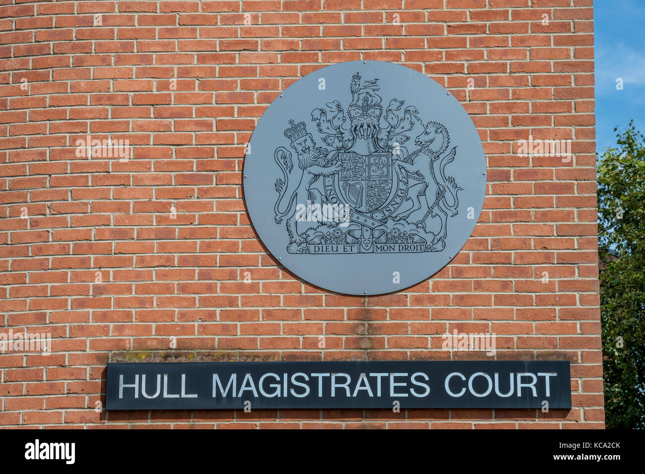 The outside of Hull Magistrates' Court Stock Photo - Alamy
