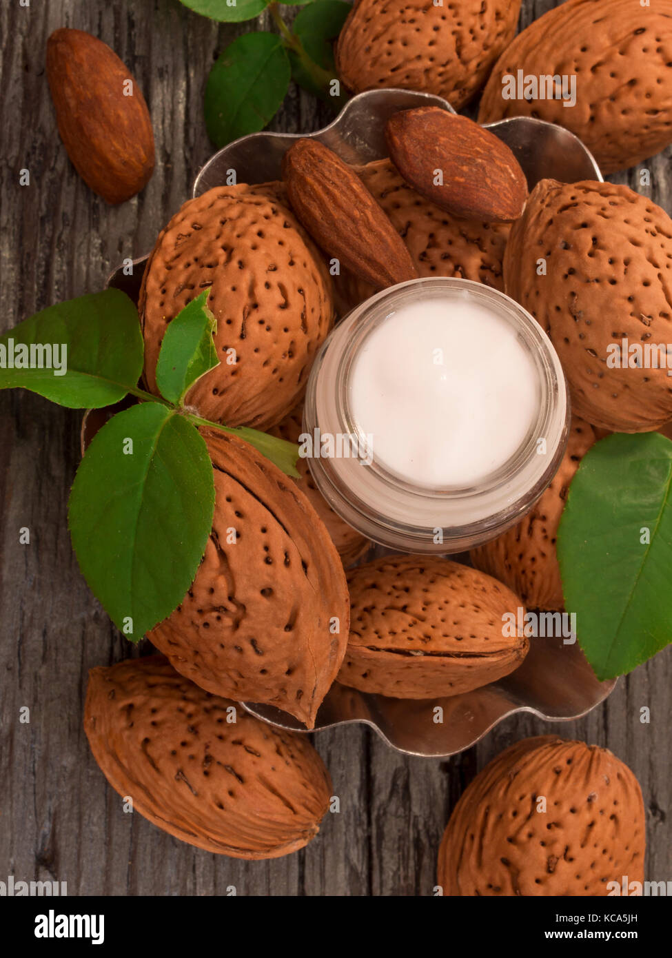 Almond cosmetics hi-res stock photography and images - Alamy