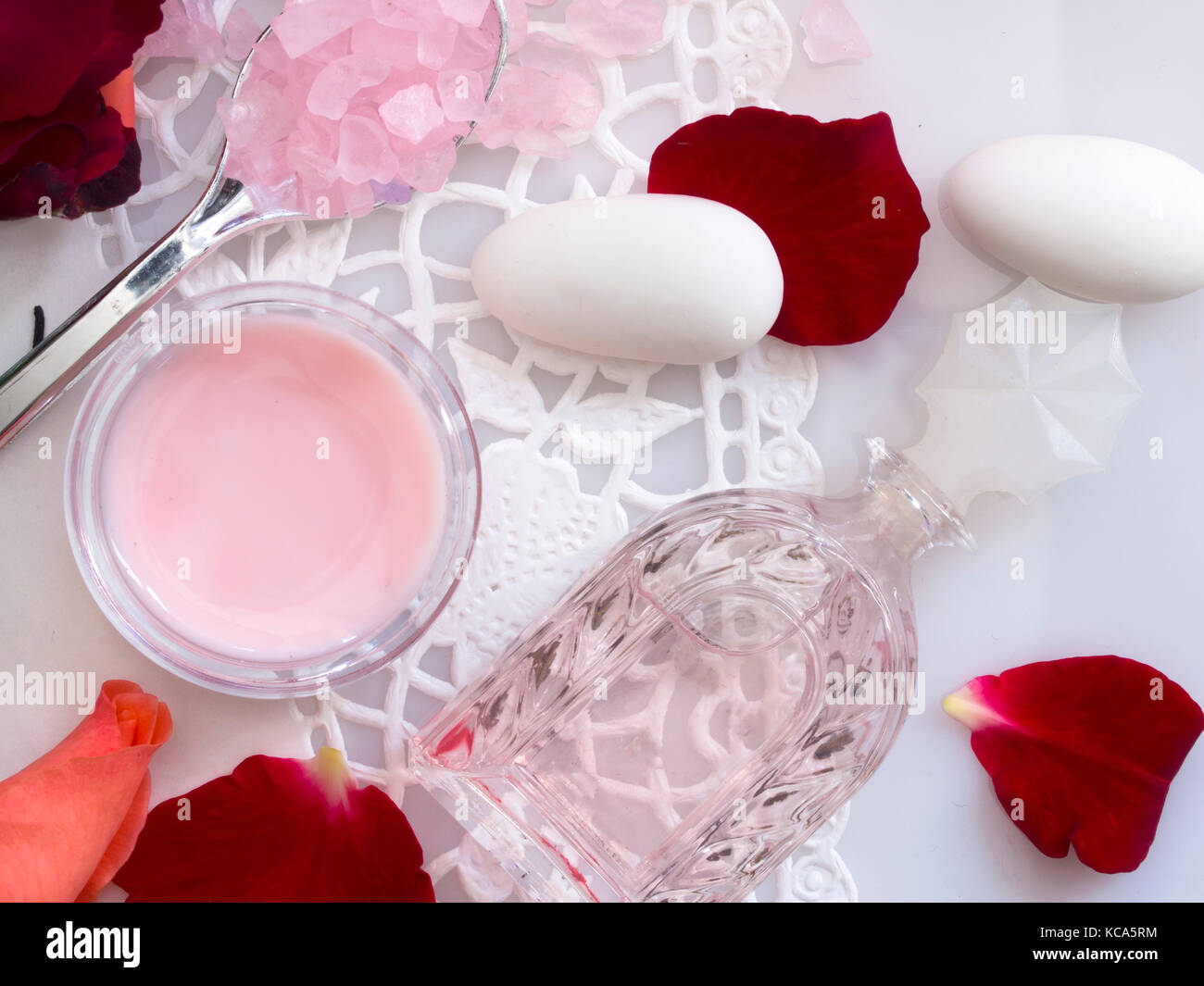 Rose cosmetics hi-res stock photography and images - Alamy