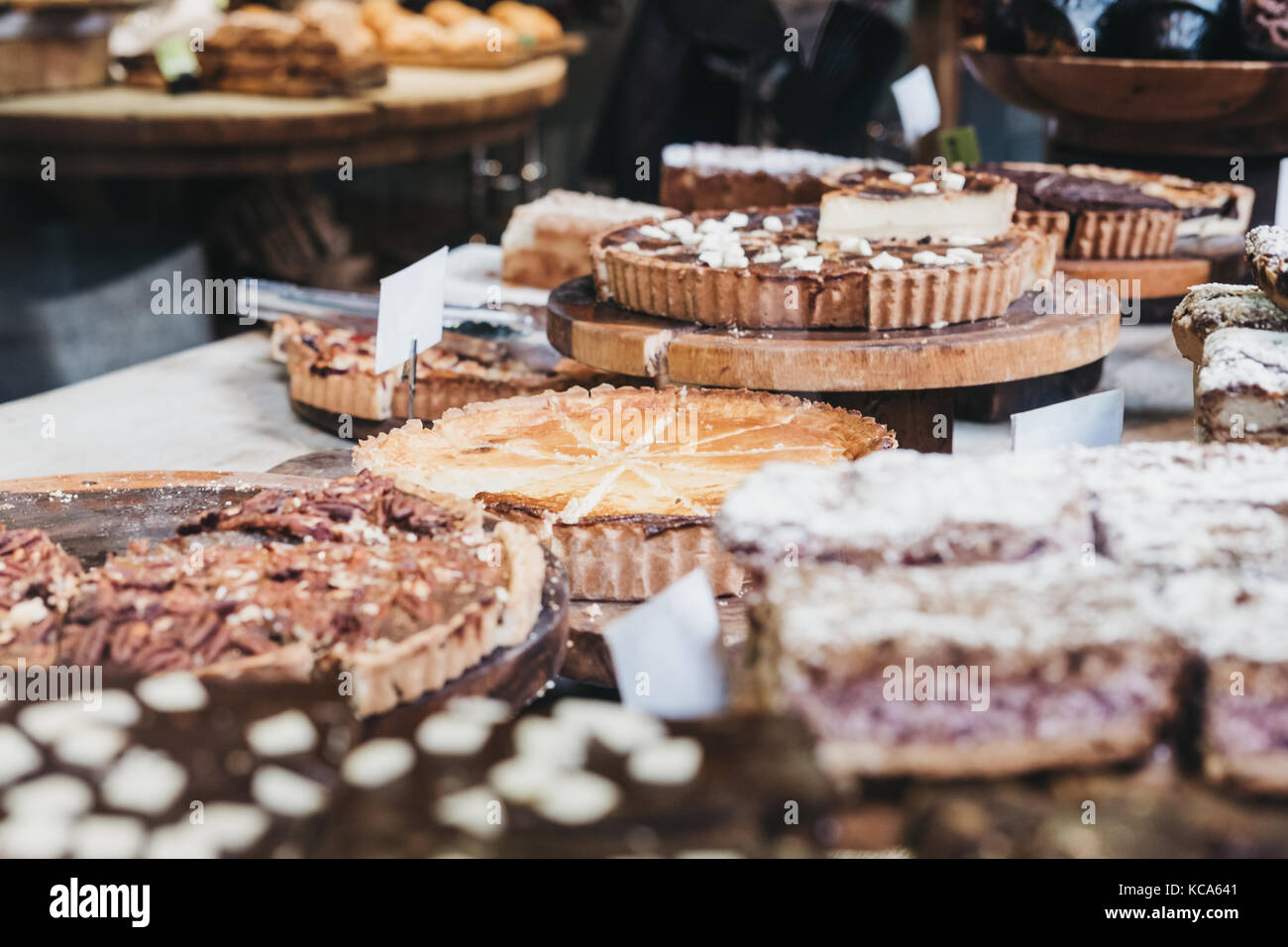 Borough market cake stall hi-res stock photography and images - Alamy