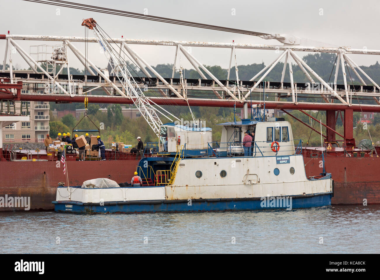Great lakes shipping freighter hi-res stock photography and images - Alamy