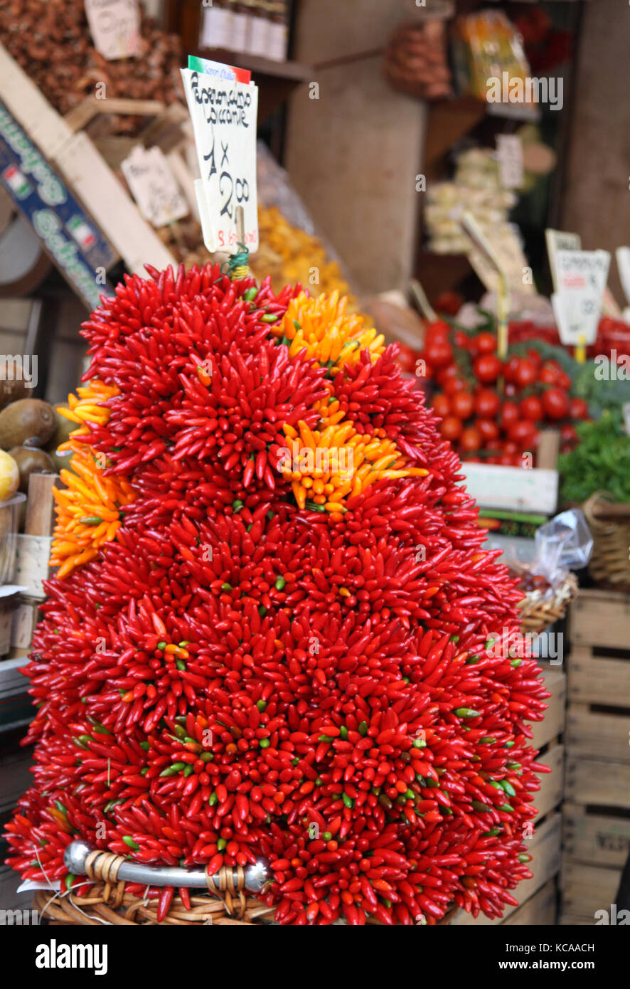 chilli at a market Stock Photo - Alamy