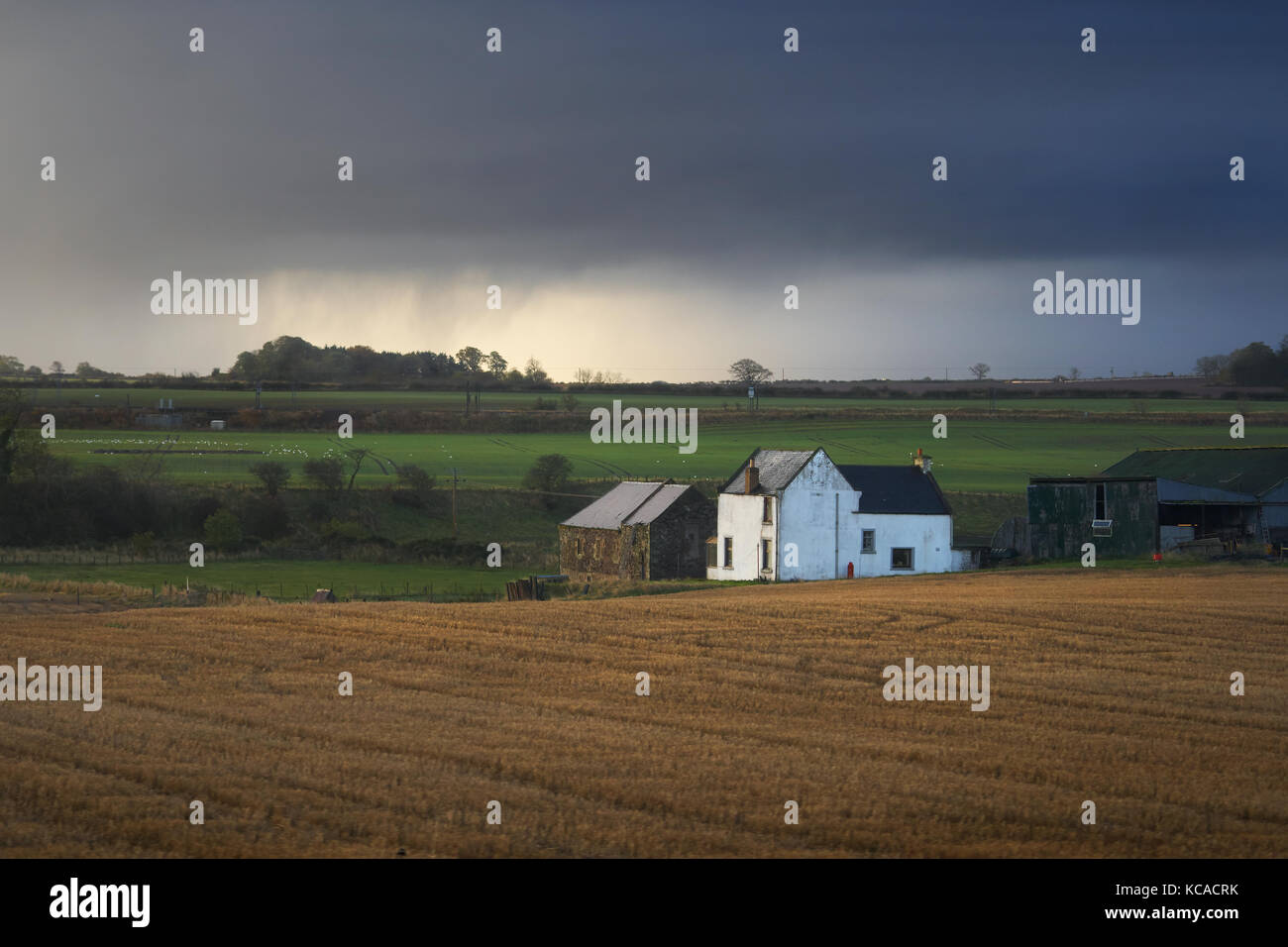 Old farm buildings uk hi-res stock photography and images - Alamy