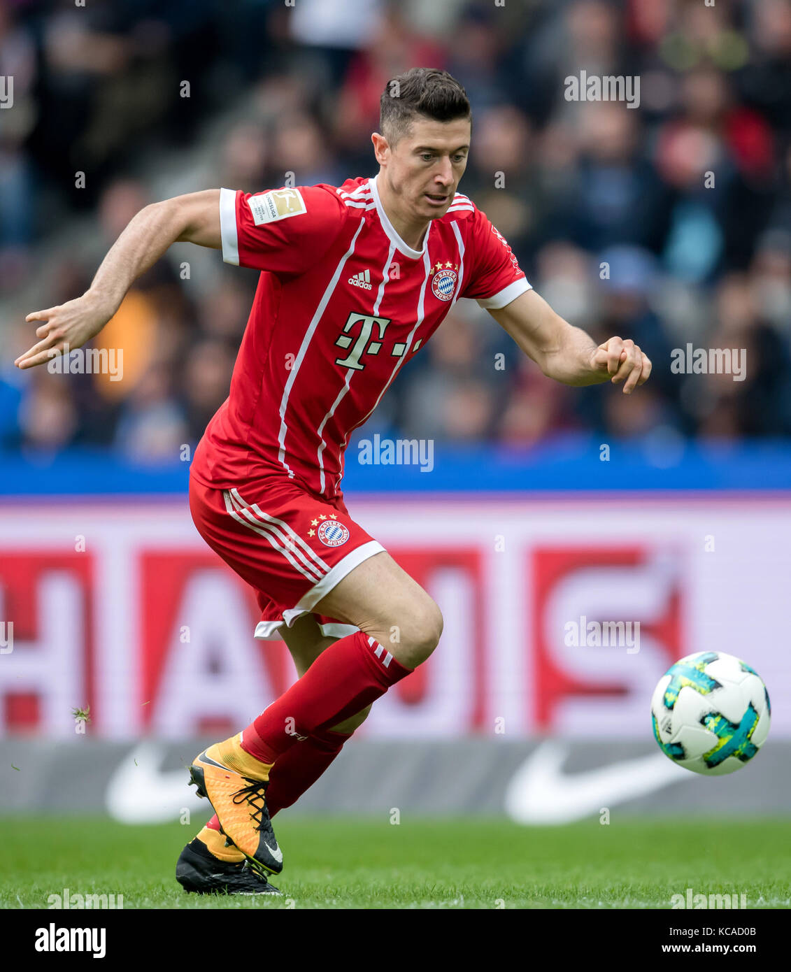 Berlin, Germany. 1st Oct, 2017. Munich's Robert Lewandowski in action ...