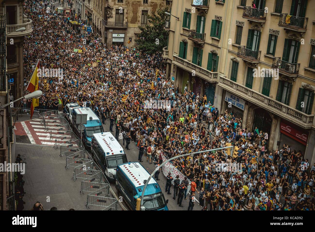 Barcelona, Spain. 3 October, 2017: Thousands of Catalan pro ...