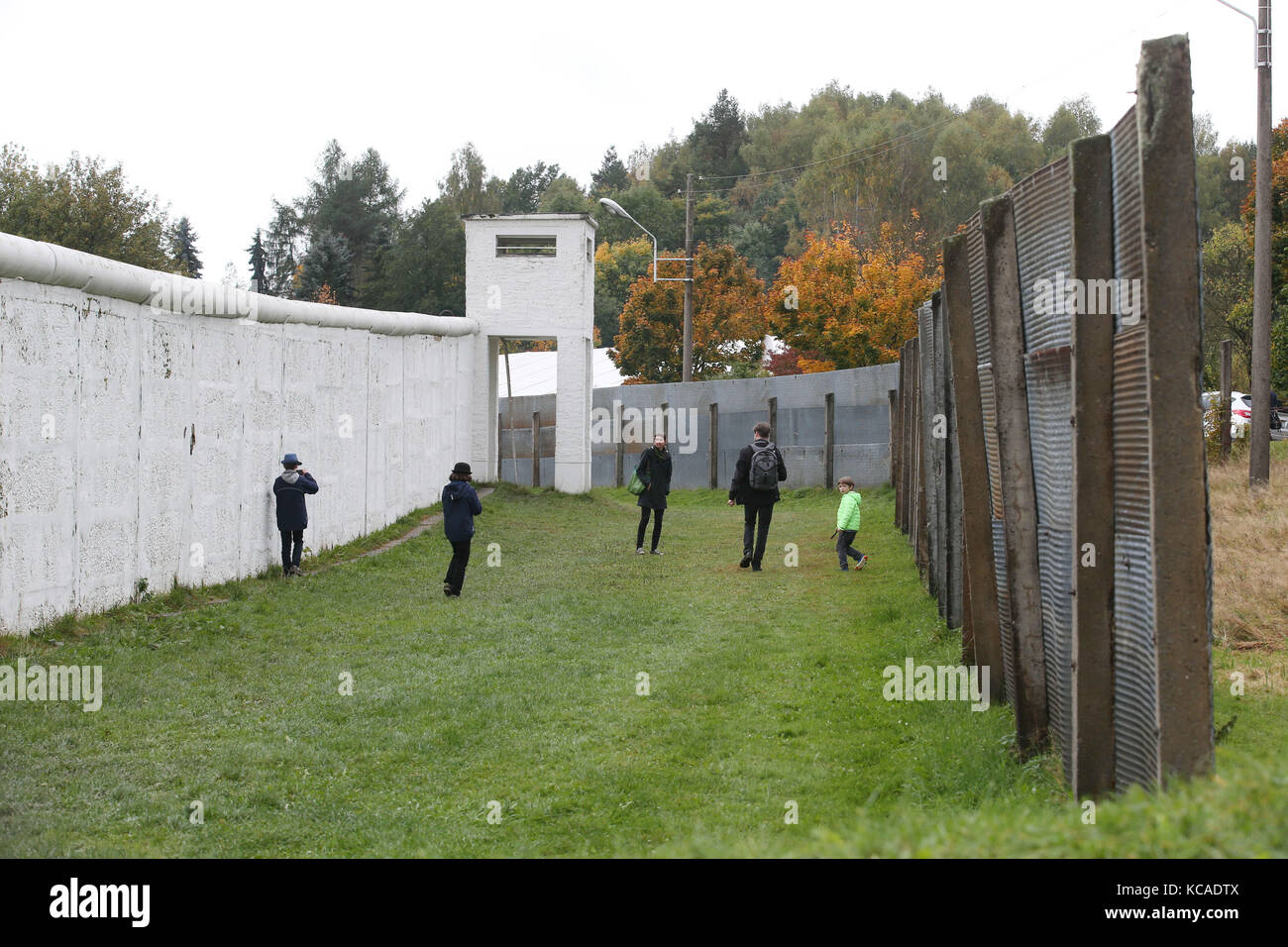 Moedlareuth, Germany. 3rd Oct, 2017. Remains of the former German ...