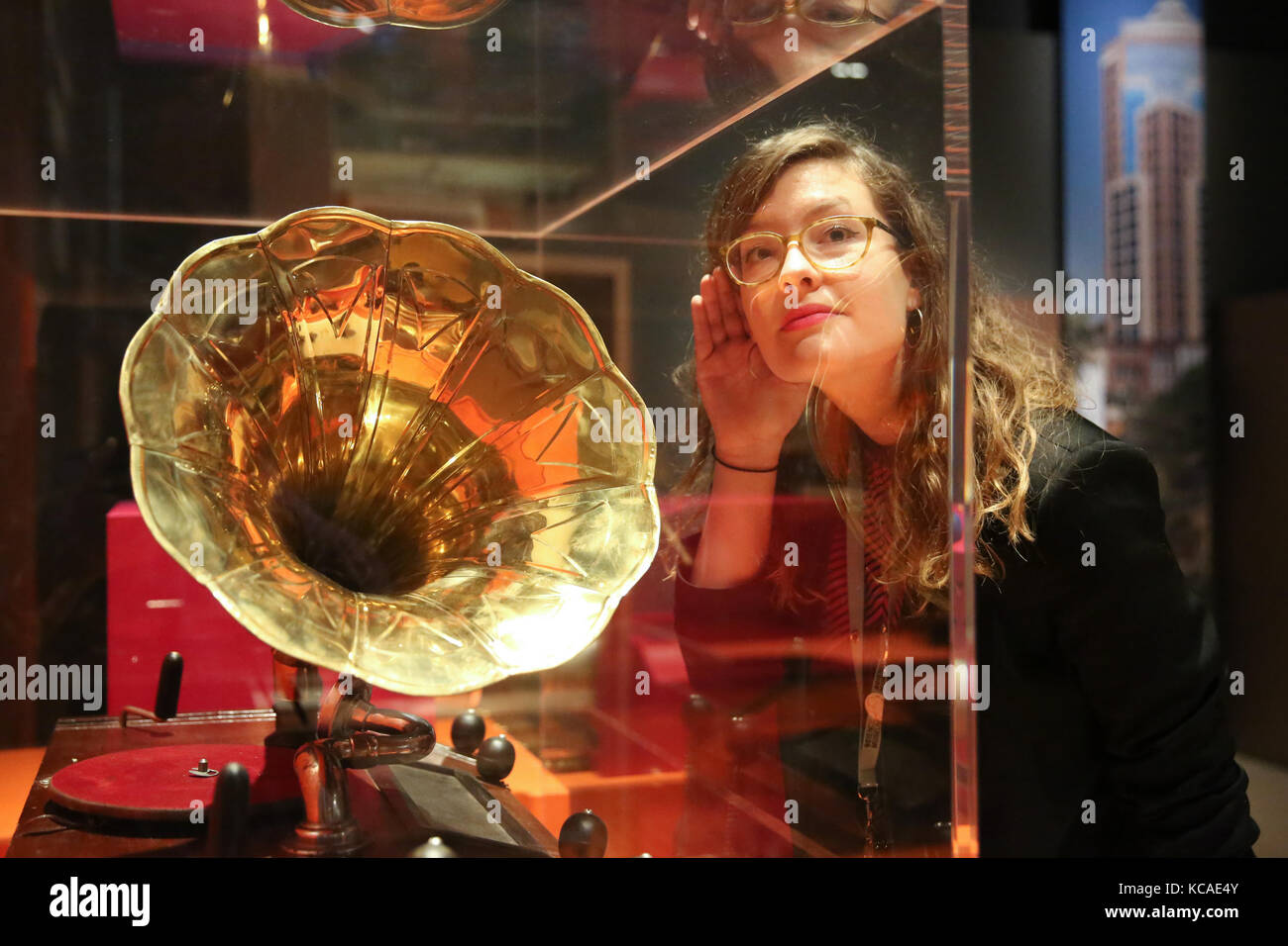 Science Museum. London, UK. 3rd Oct, 2017. A museum staff with Bioscopy ...
