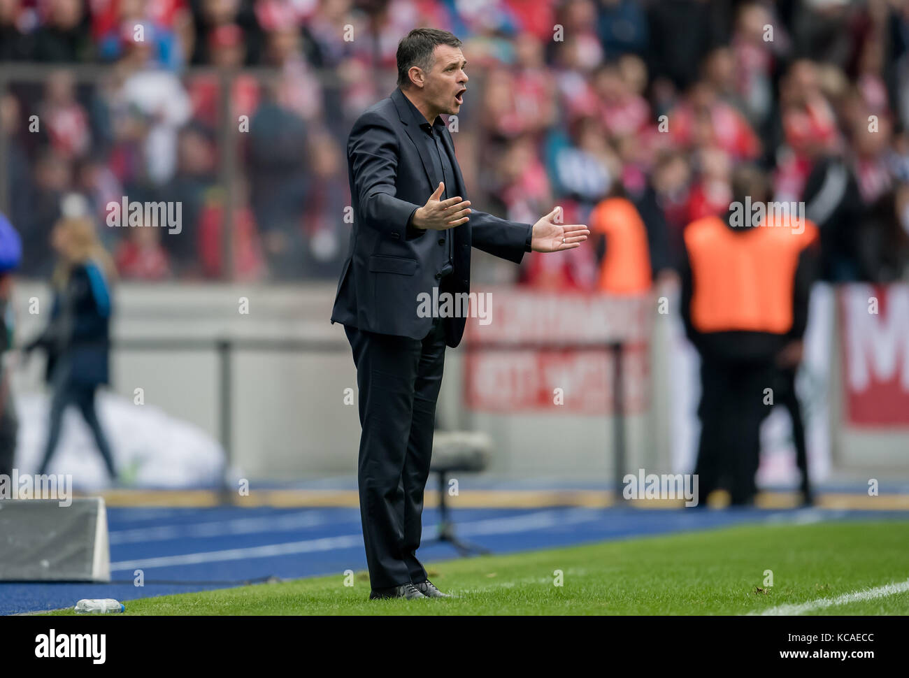 Berlin, Germany. 1st Oct, 2017. Munich's interim coach Willy Sagnol ...