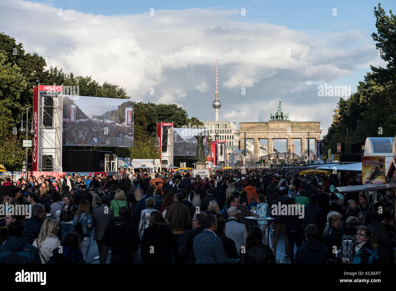 Berlin, Germany. 3rd Oct, 2017. People at the German Unity Day ...