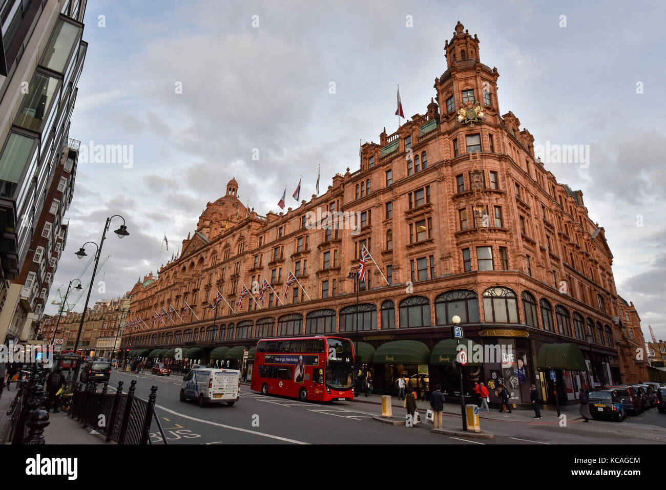 London, UK. 3rd Oct, 2017. Traffic passes by Harrods department store ...