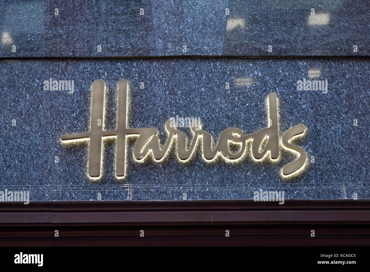 London, UK. 3rd Oct, 2017. The exterior of Harrods department store in ...