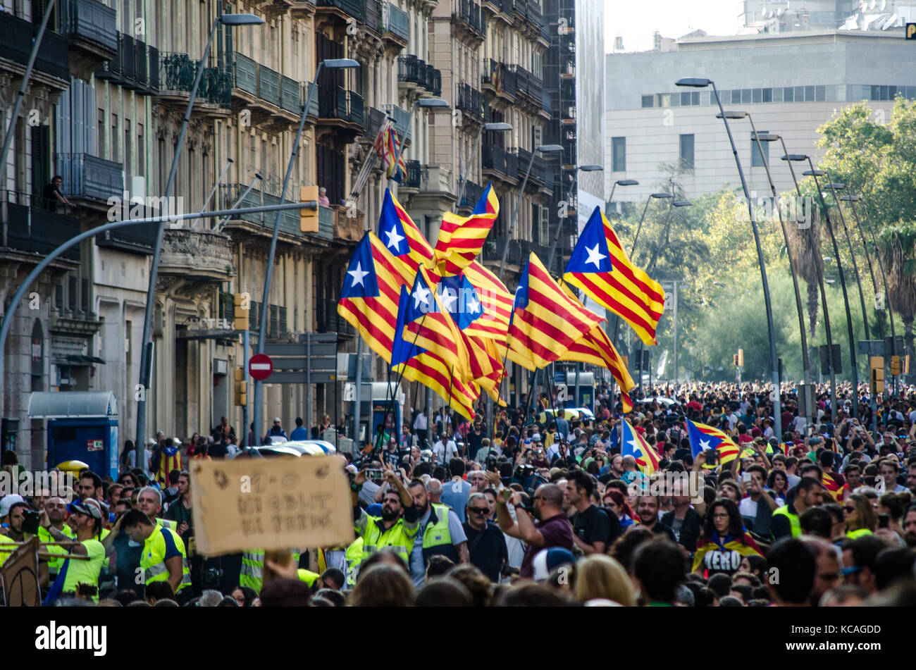 Barcelona, Spain. 03rd Oct, 2017. Several Catalonia flags are seen ...